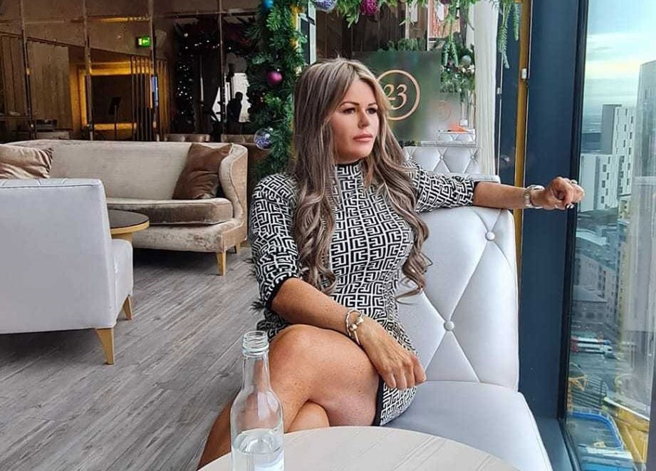 Bỏ học từ năm 16 tuổi vì quá nghèo, người phụ nữ thành triệu phú xây dựng “đế chế thẩm mỹ”: Dù ...