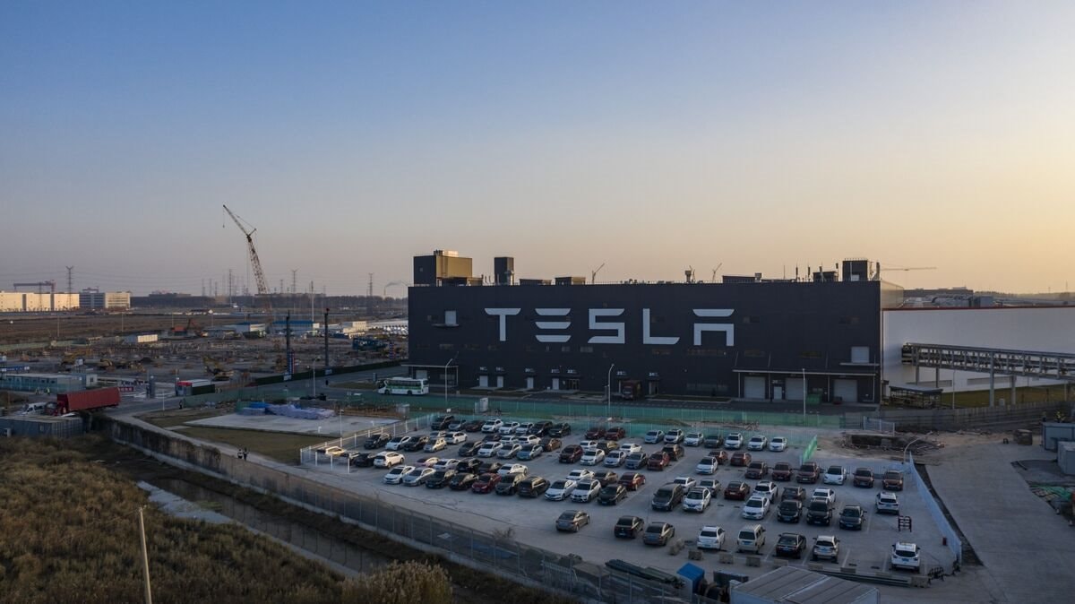 Chấn động bê bối tại Tesla: Coi công nhân như robot, nhà máy nhiều ...