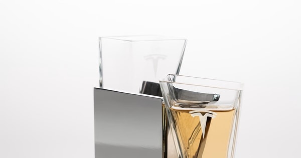 Góc "đổi nghề": Tesla sẽ bán cả ly uống rượu Tequila với giá 75 USD
