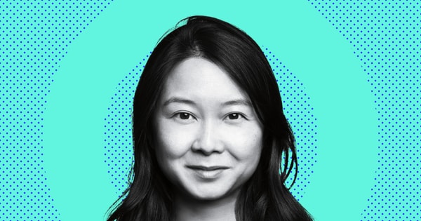 Cô gái 15 tuổi được nhận vào Stanford, 36 tuổi trở thành Giám đốc tài ...