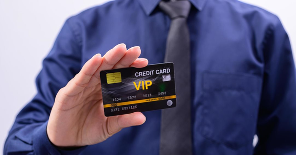 Những chiếc thẻ tín dụng VIP đang được hưởng những đặc quyền gì?