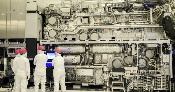 Đội quân 10.000 thợ máy của ‘vị vua’ ngành chip bán dẫn thế giới: Từ ...