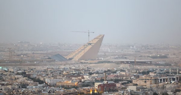 Saudi Arabia tái cơ cấu, doanh nghiệp ép lương lao động quốc tế